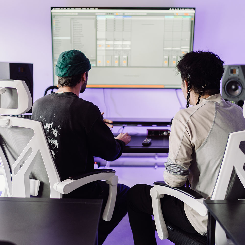 Music Production College vs. Online Courses: Pros and Cons | LSA